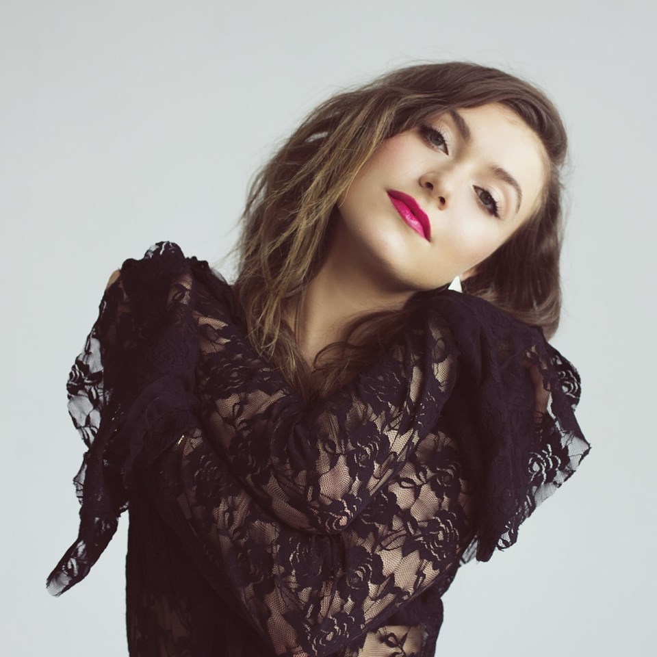 Diandra Reviews It All Interviews Elle Winter: The Randomness of Music